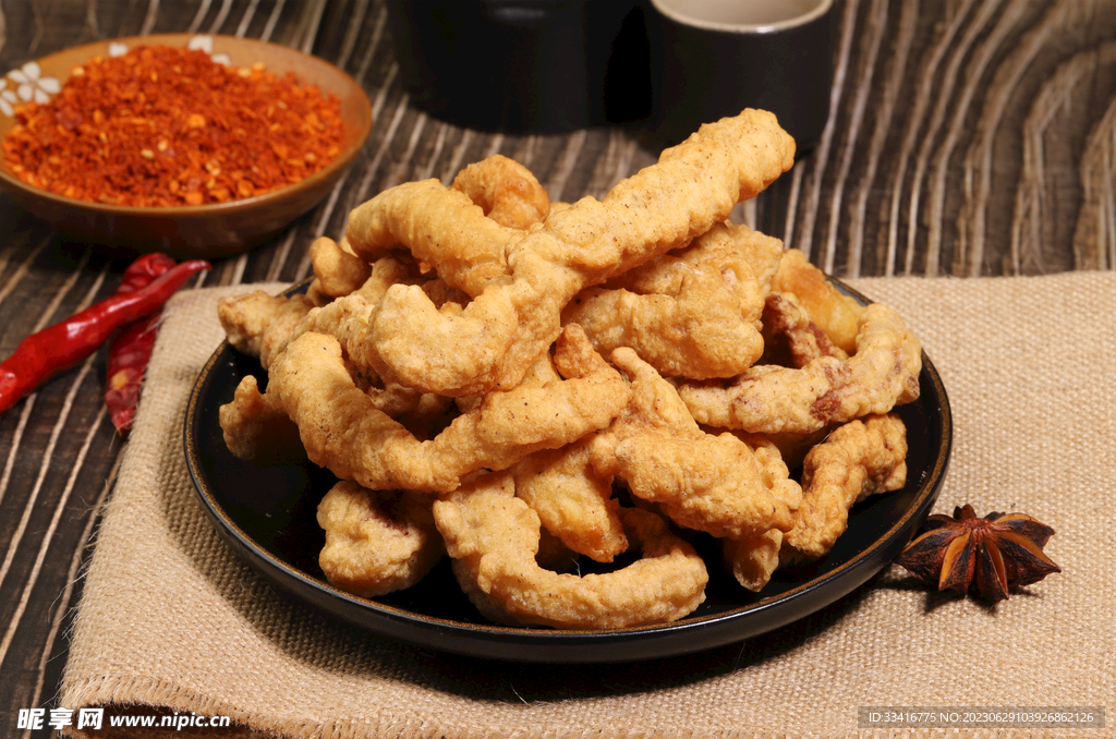 油炸小酥肉摄影图传统美食餐饮美食摄影图库昵图网